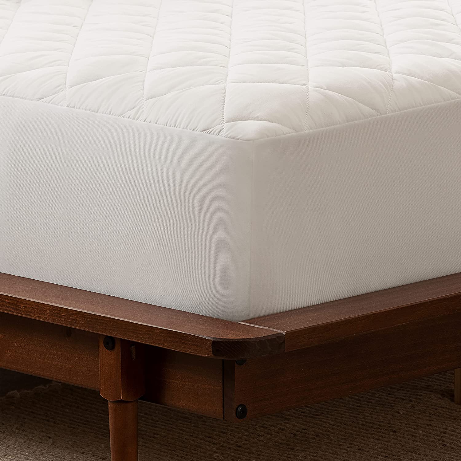 Mattress Pad vs. Mattress Protector - How Do They Differ?