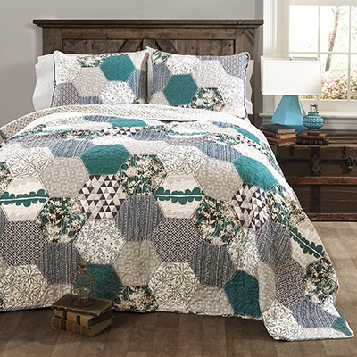 Quilt vs. Comforter - An Objective Comparison - NapLab